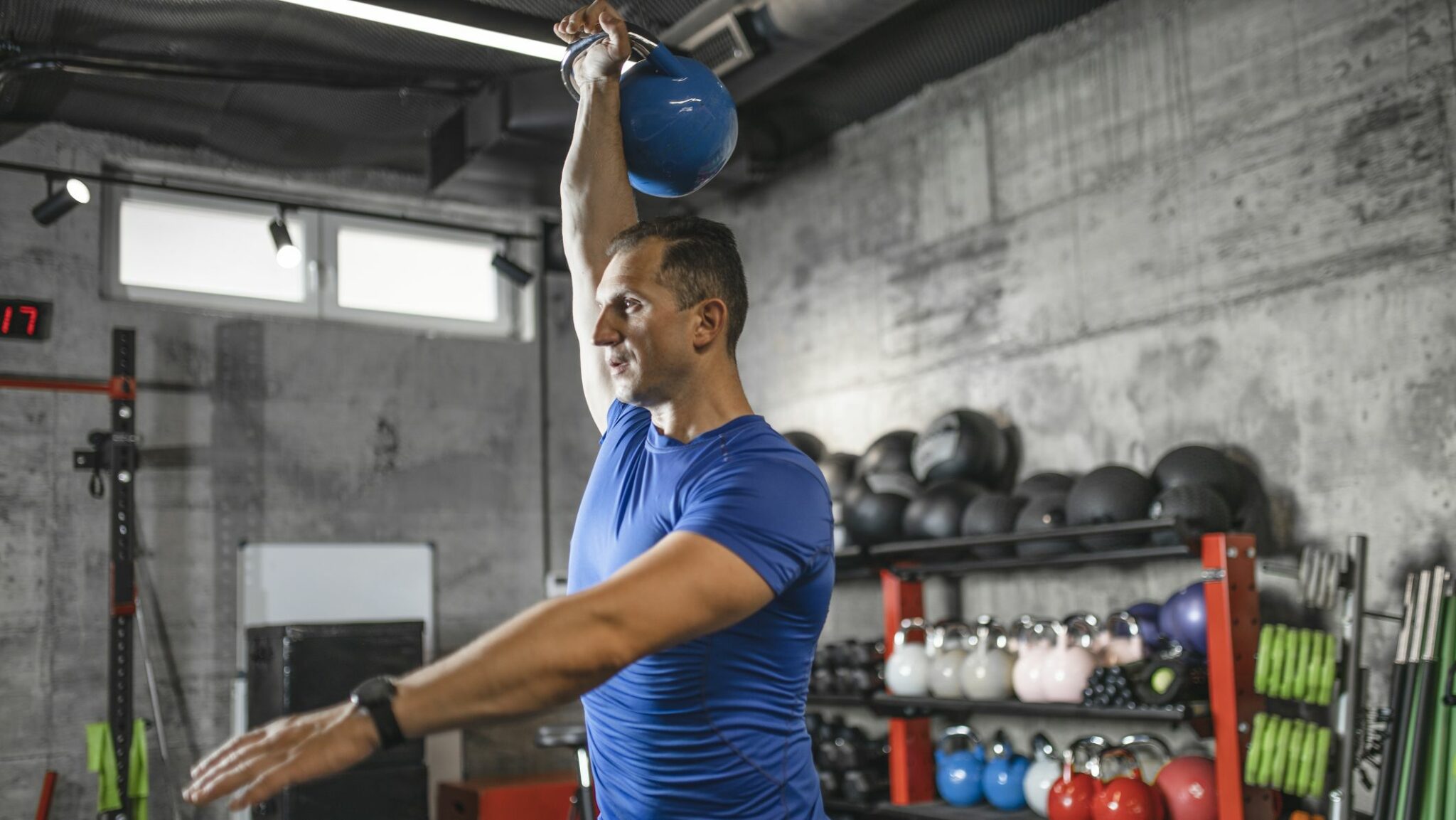 Kettlebell press : the complete guide – Eryx Fitness